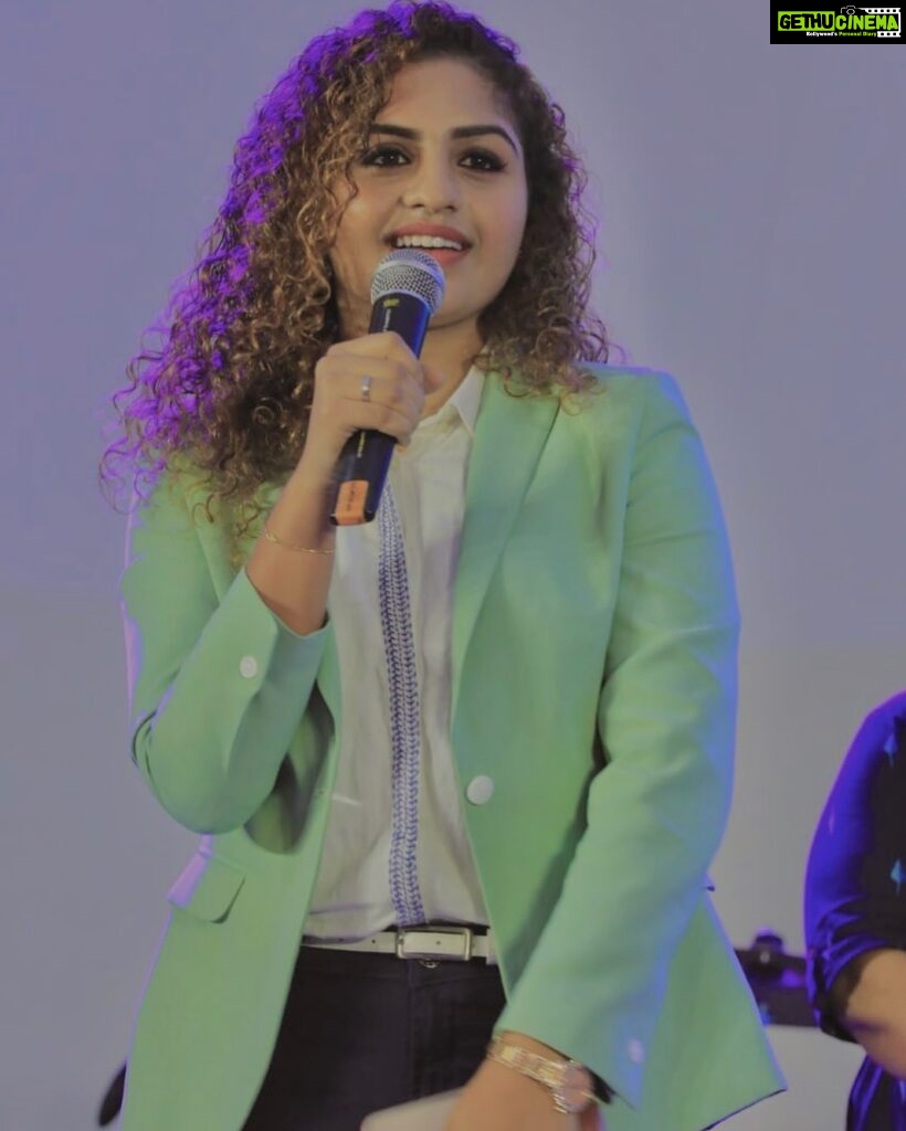 Actress Noorin Shereef HD Photos and Wallpapers August 2020 | Gethu Cinema