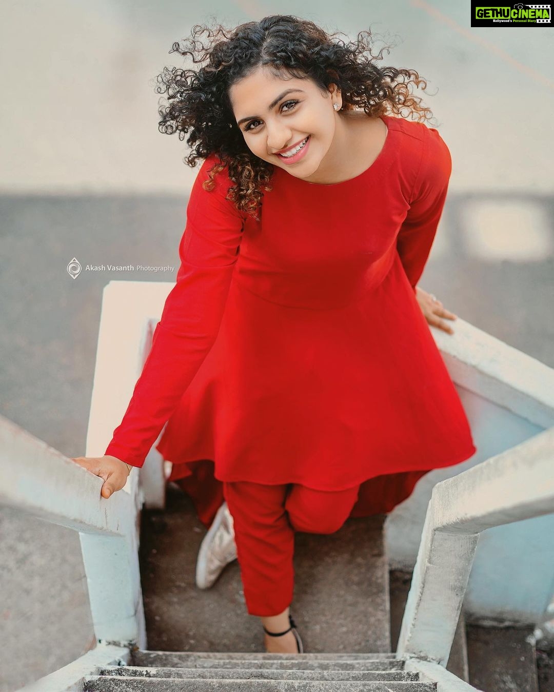 Actress Noorin Shereef HD Instagram Photos and Wallpapers December 2019 ...