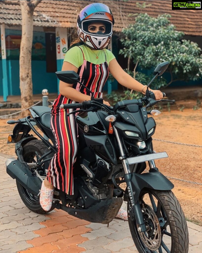 Actress Noorin Shereef HD Instagram Photos and Wallpapers October 2019 ...