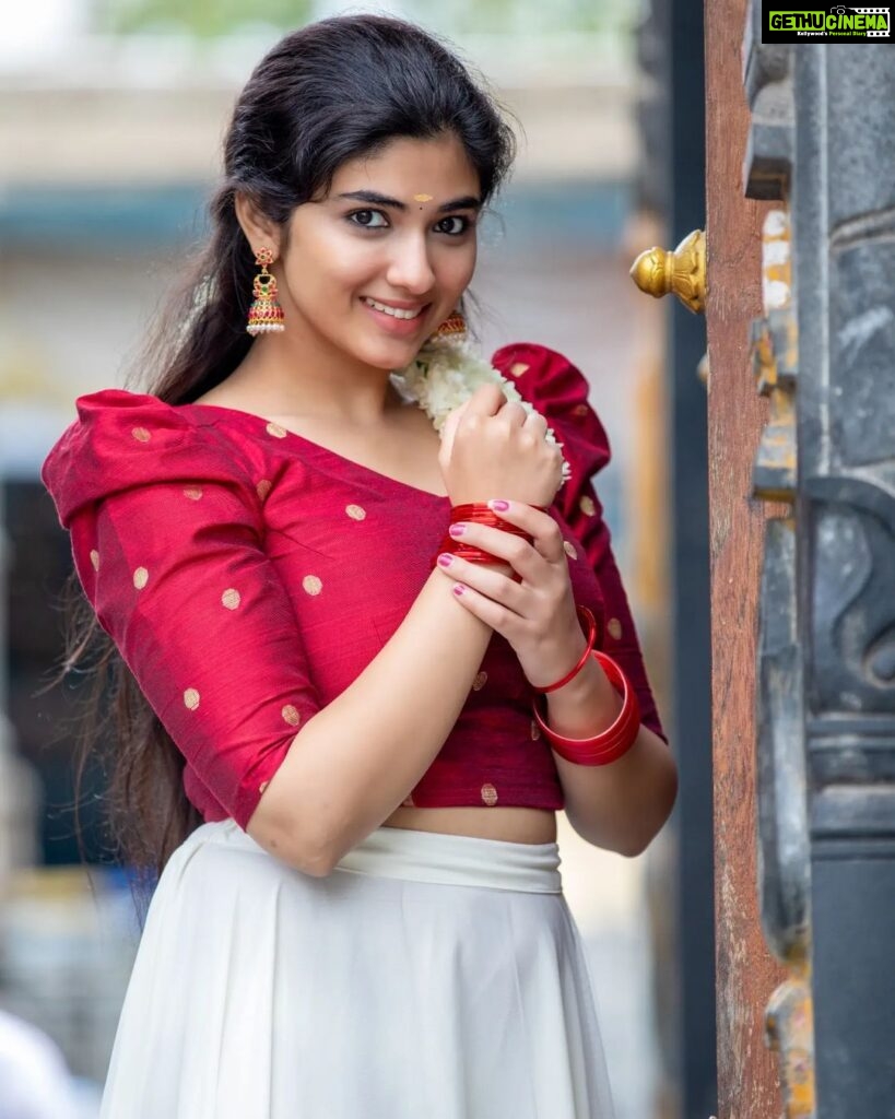 Actress Pragya Nagra HD Instagram Photos and Wallpapers September 2022 ...