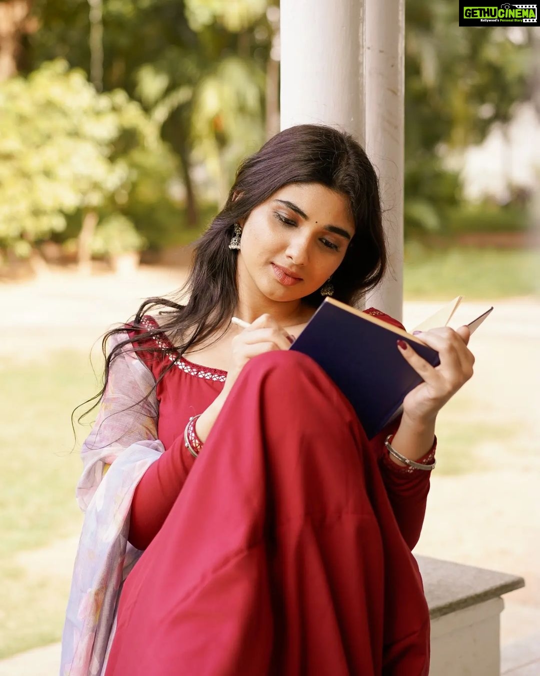 Pragya Nagra Instagram – Nam nyaabagangal Adhai ninaithiruppen Enai thediyae thirumbaathaa ...