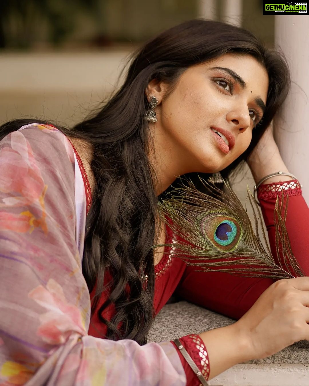 Actress Pragya Nagra HD Instagram Photos and Wallpapers July 2022 | Gethu Cinema