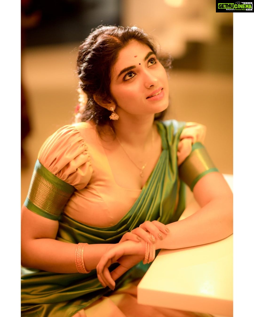 Pragya Nagra Instagram – Vintage vibes🥰 Artist – @pragyanagra Costumes ...