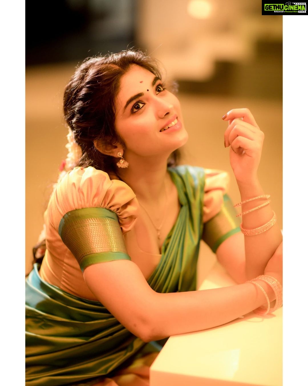 Pragya Nagra Instagram – Vintage vibes🥰 Artist – @pragyanagra Costumes ...