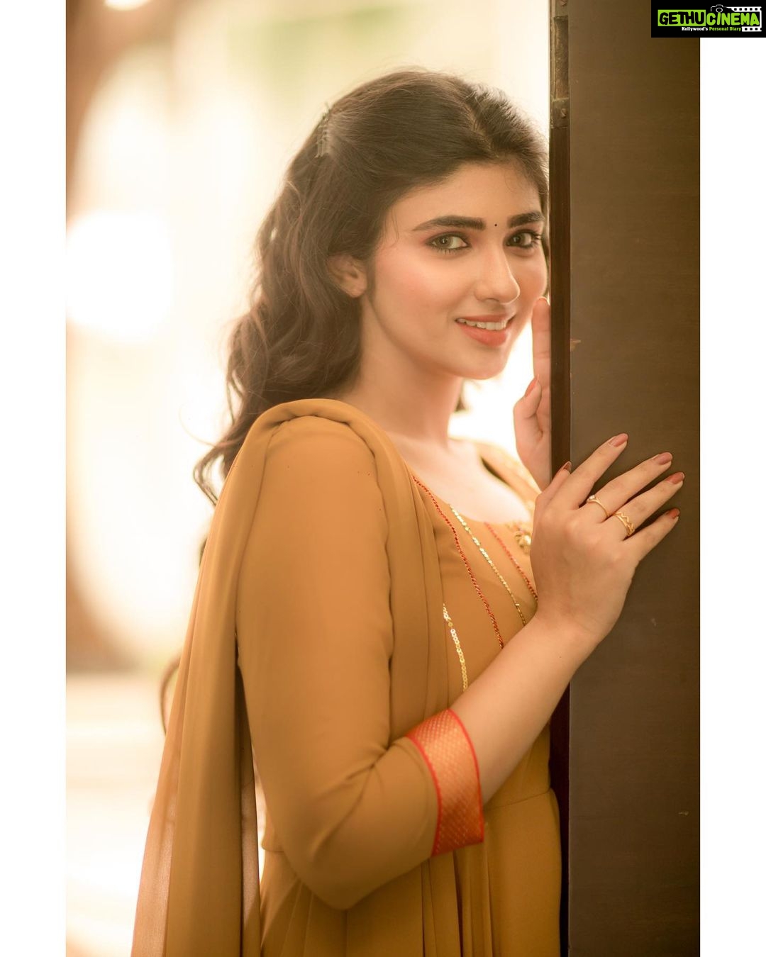 Actress Pragya Nagra HD Instagram Photos and Wallpapers September 2021 ...