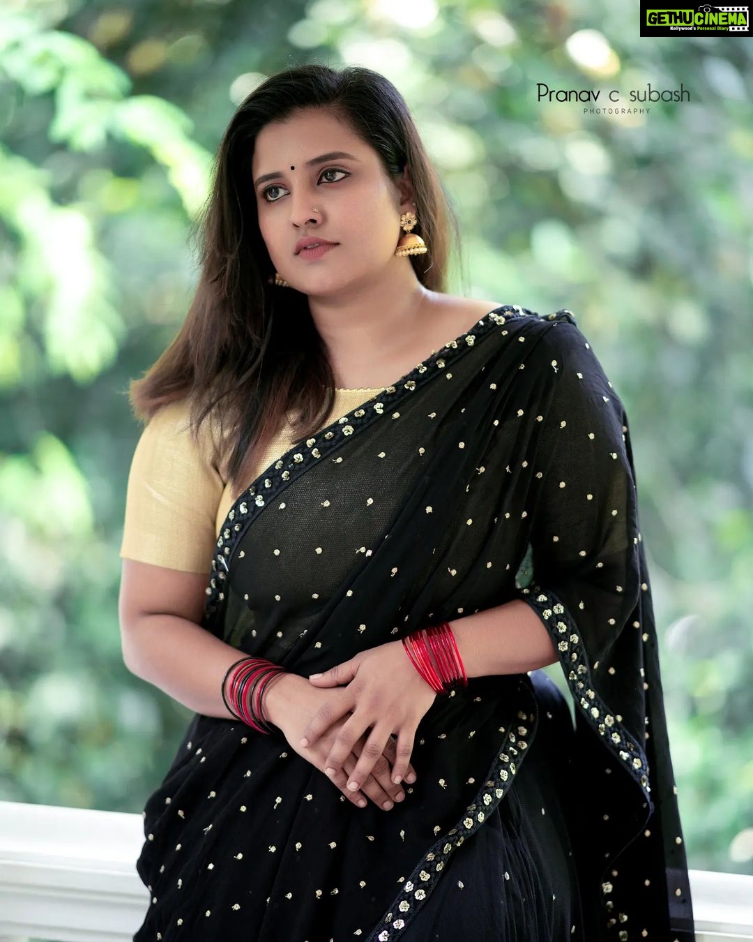 Actress Roshna Ann Roy HD Photos and Wallpapers May 2022 - Gethu Cinema