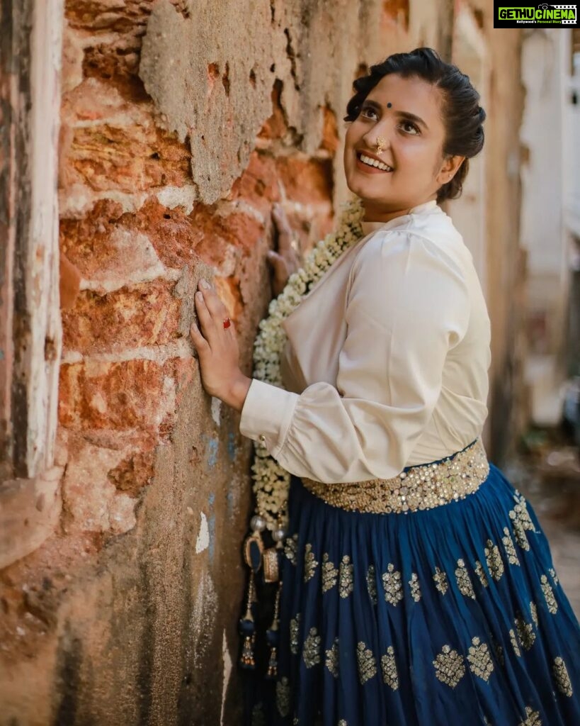 Actress Roshna Ann Roy HD Photos and Wallpapers April 2022 | Gethu Cinema