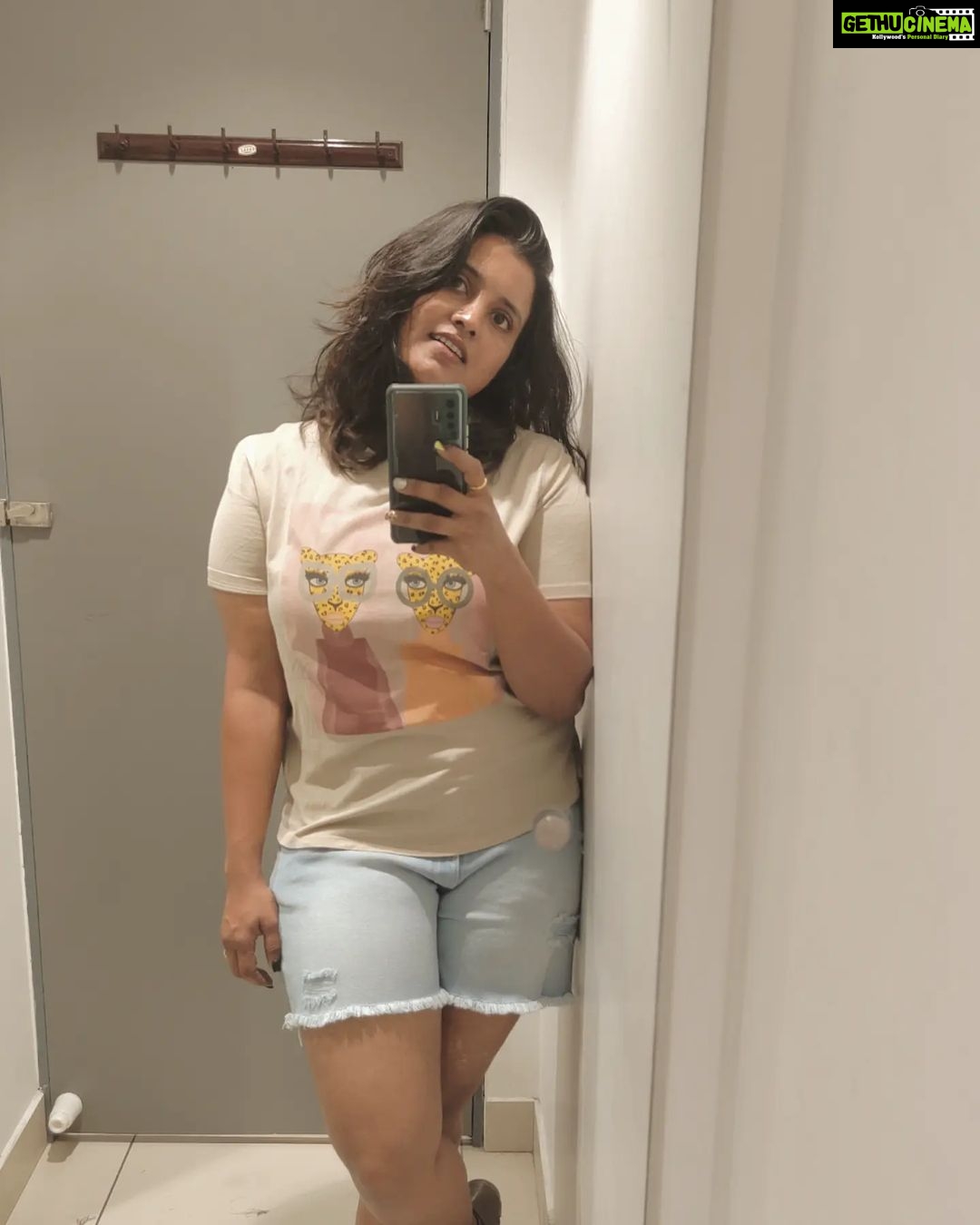 Actress Roshna Ann Roy HD Instagram Photos and Wallpapers January 2022 ...