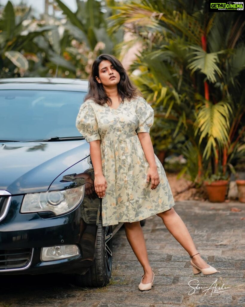 Actress Roshna Ann Roy HD Instagram Photos and Wallpapers January 2022 ...