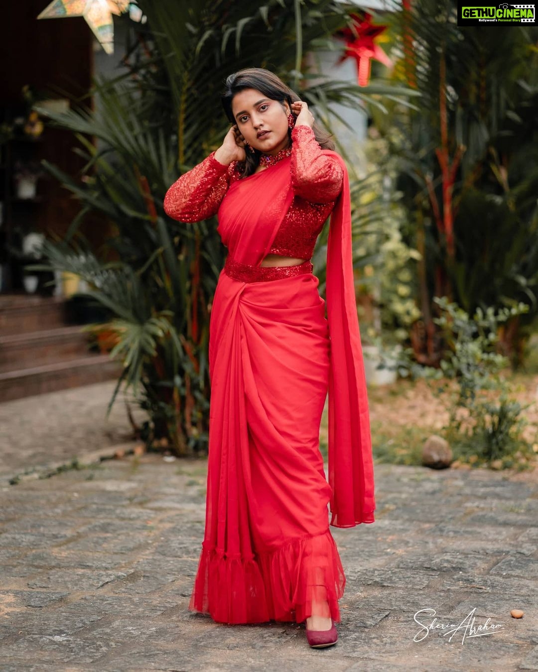 Actress Roshna Ann Roy HD Instagram Photos and Wallpapers December 2021 ...