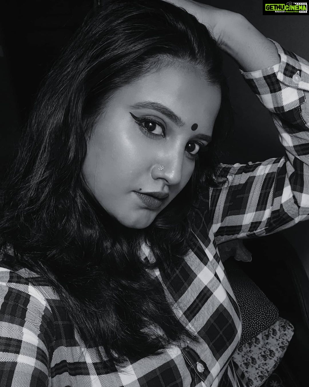 Actress Roshna Ann Roy HD Photos and Wallpapers November 2021 - Gethu ...