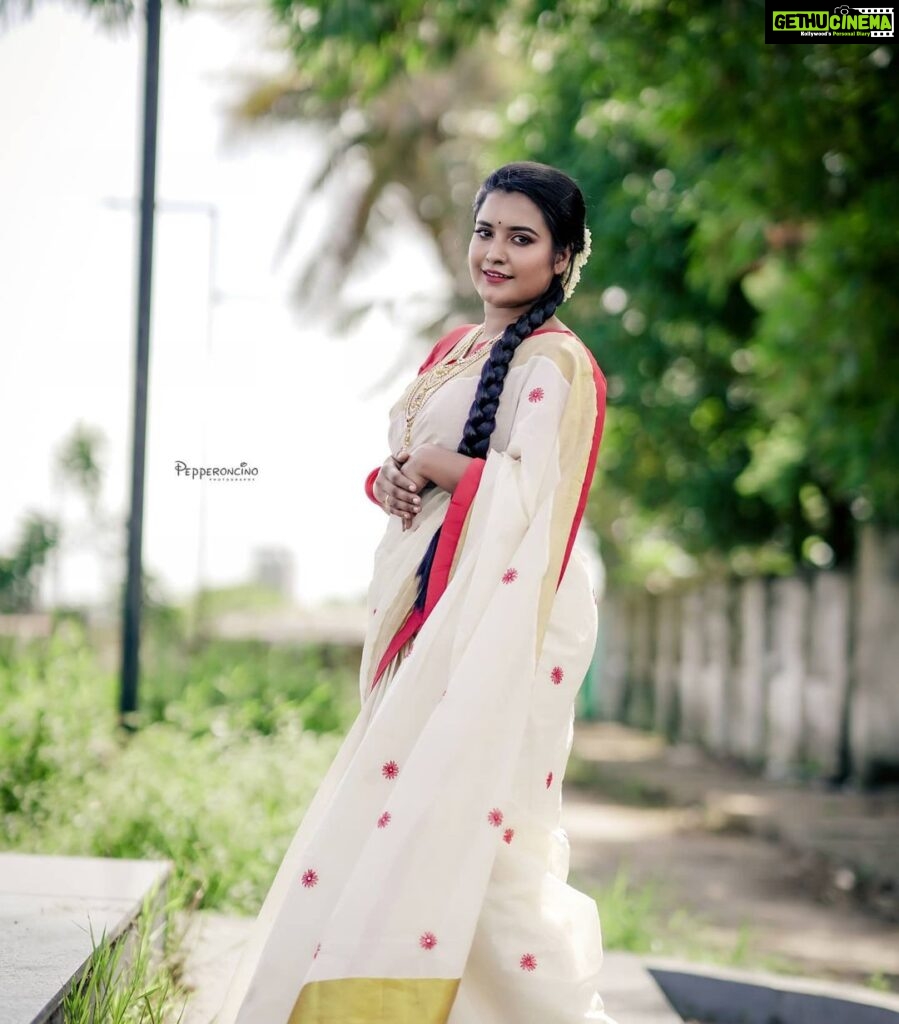 Actress Roshna Ann Roy HD Photos and Wallpapers August 2021 - Gethu Cinema