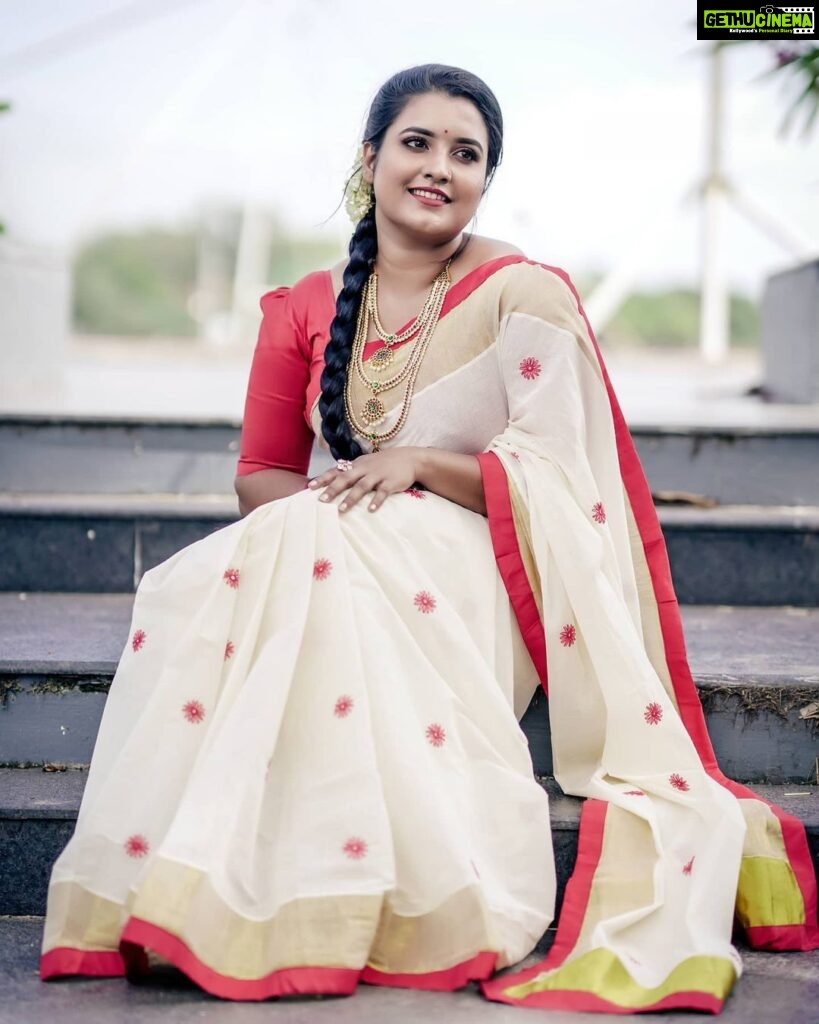 Actress Roshna Ann Roy HD Photos and Wallpapers August 2021 - Gethu Cinema