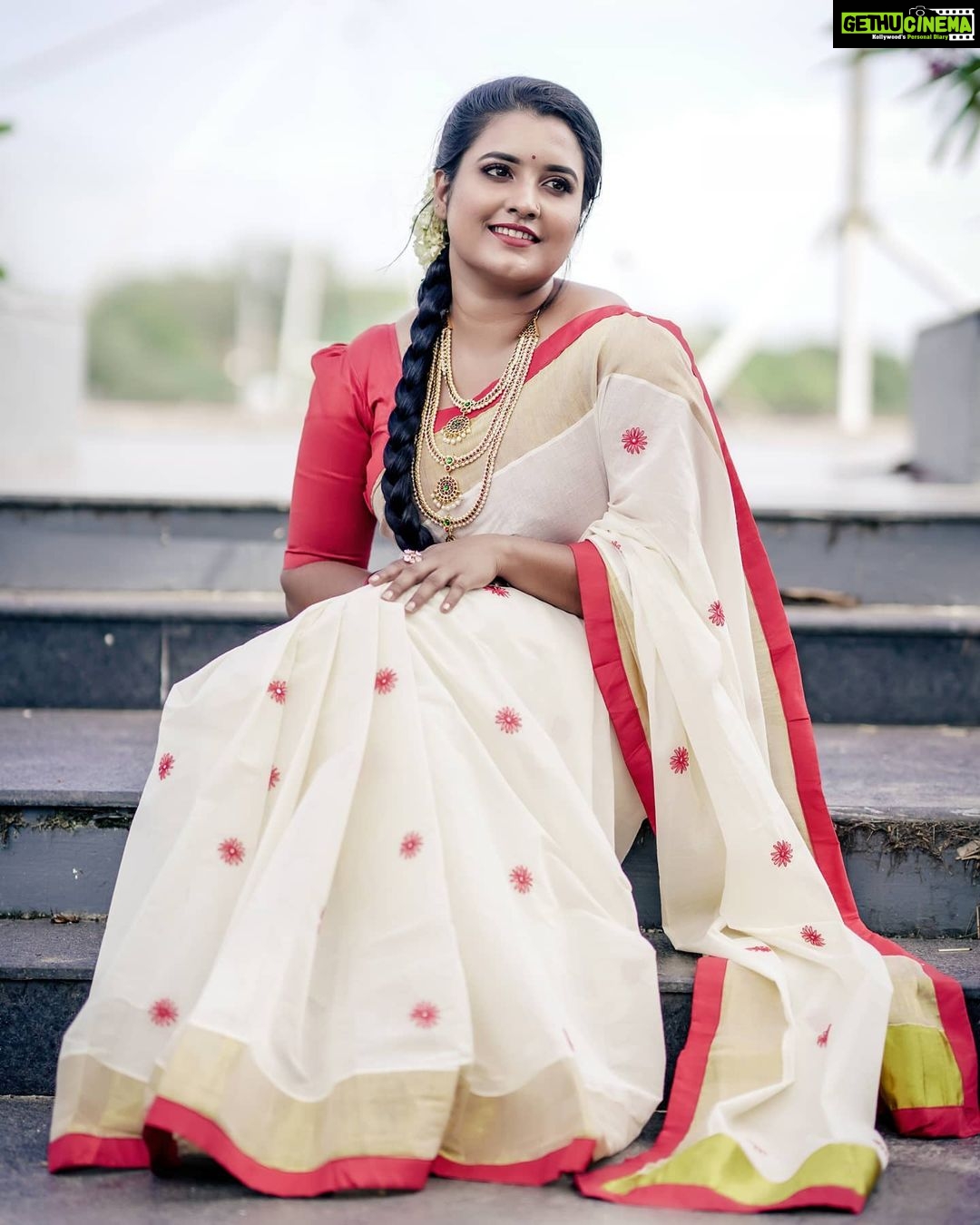 Roshna Ann Roy Instagram – preonam shoots @vasahindia ♥ @meeramax ...