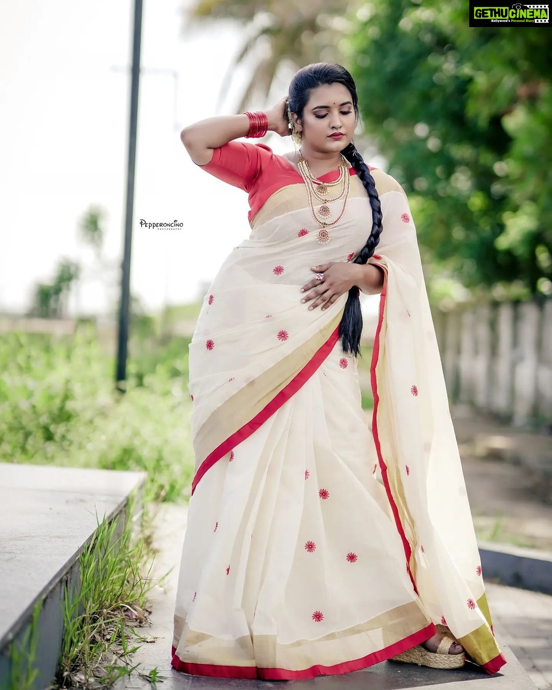 Actress Roshna Ann Roy HD Photos and Wallpapers August 2021 - Gethu Cinema