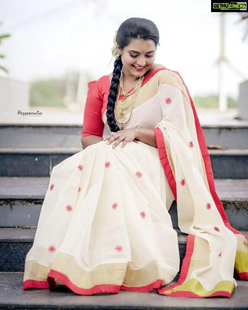 Actress Roshna Ann Roy HD Photos and Wallpapers August 2021 - Gethu Cinema