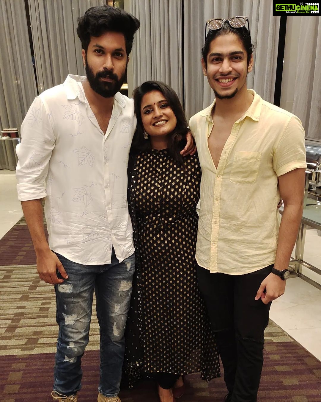 Roshna Ann Roy Instagram – ♥ @akshay_radhakrishnan @roshan_abdul_rahoof ...