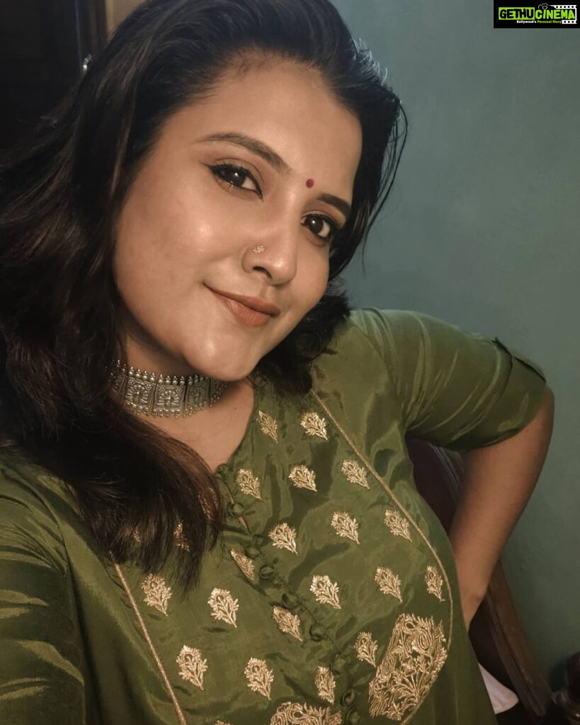 Actress Roshna Ann Roy HD Photos and Wallpapers August 2021 - Gethu Cinema
