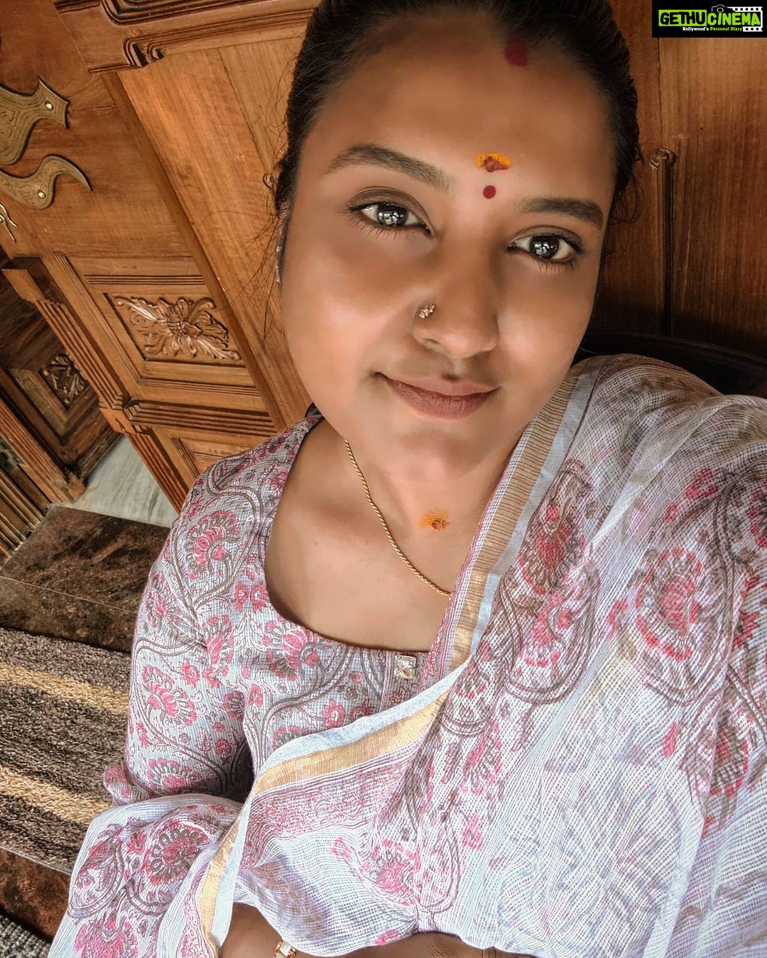 Actress Roshna Ann Roy HD Photos and Wallpapers August 2021 - Gethu Cinema