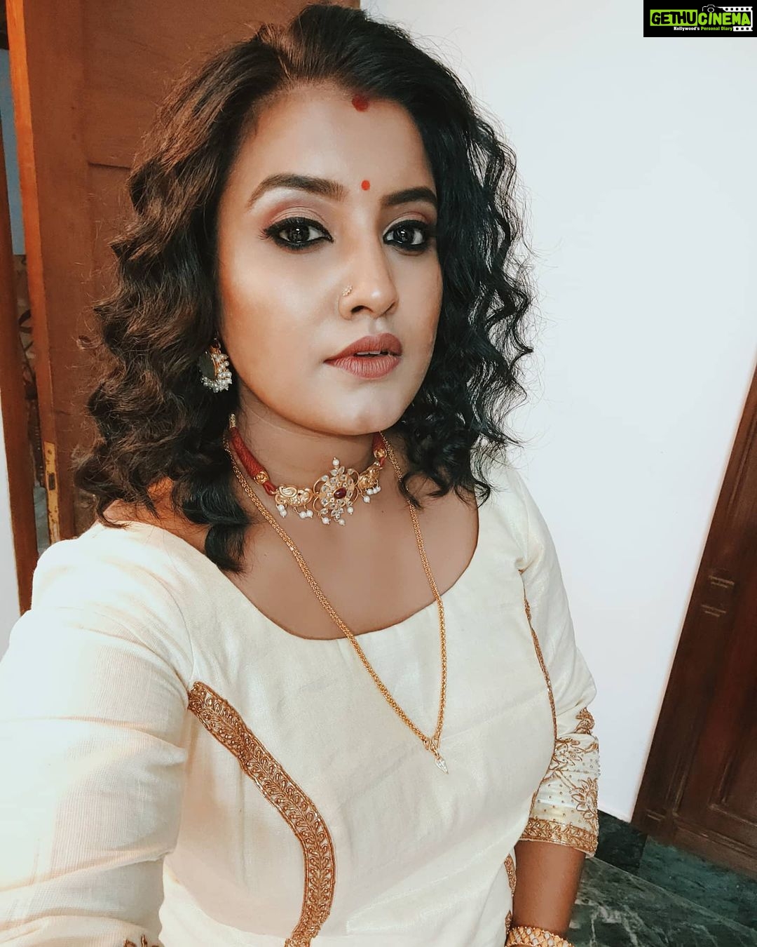 Actress Roshna Ann Roy HD Photos and Wallpapers November 2021 - Gethu ...