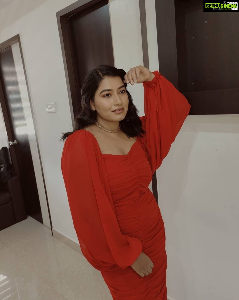 Actress Roshna Ann Roy HD Photos and Wallpapers May 2021 - Gethu Cinema