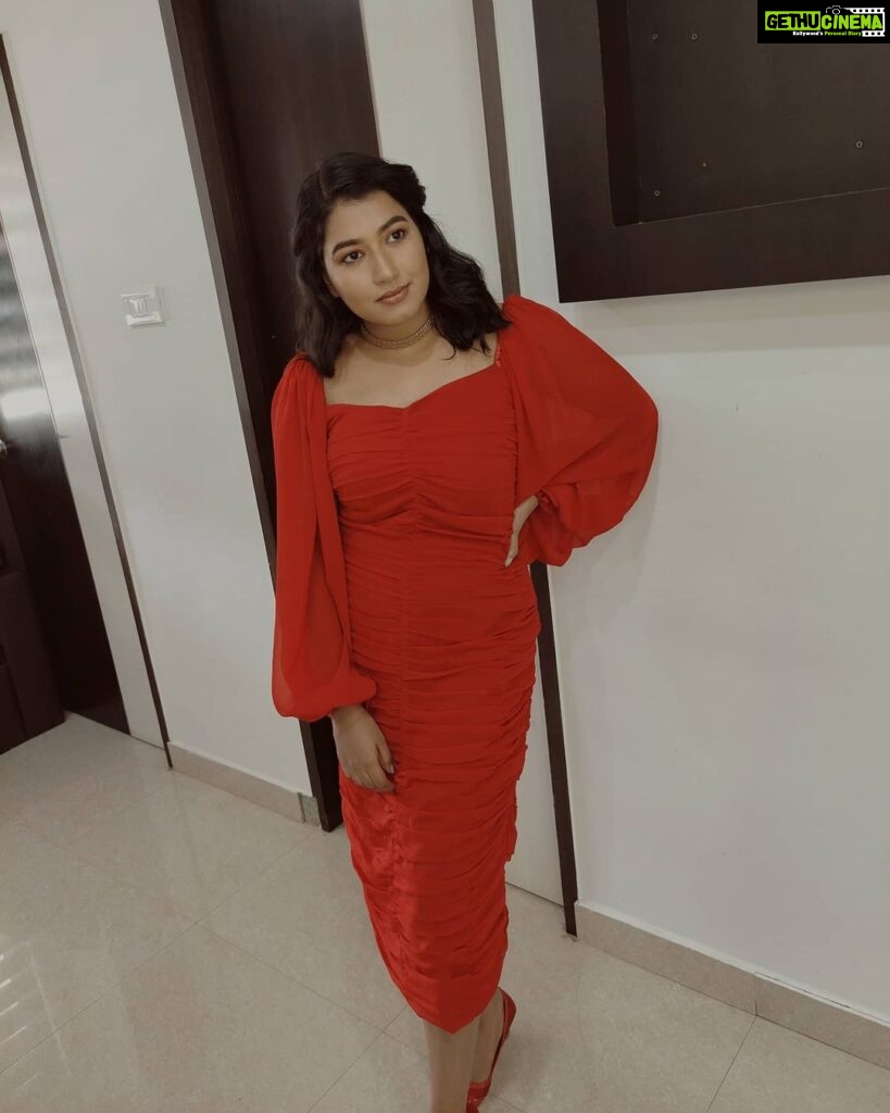 Actress Roshna Ann Roy HD Photos and Wallpapers May 2021 - Gethu Cinema