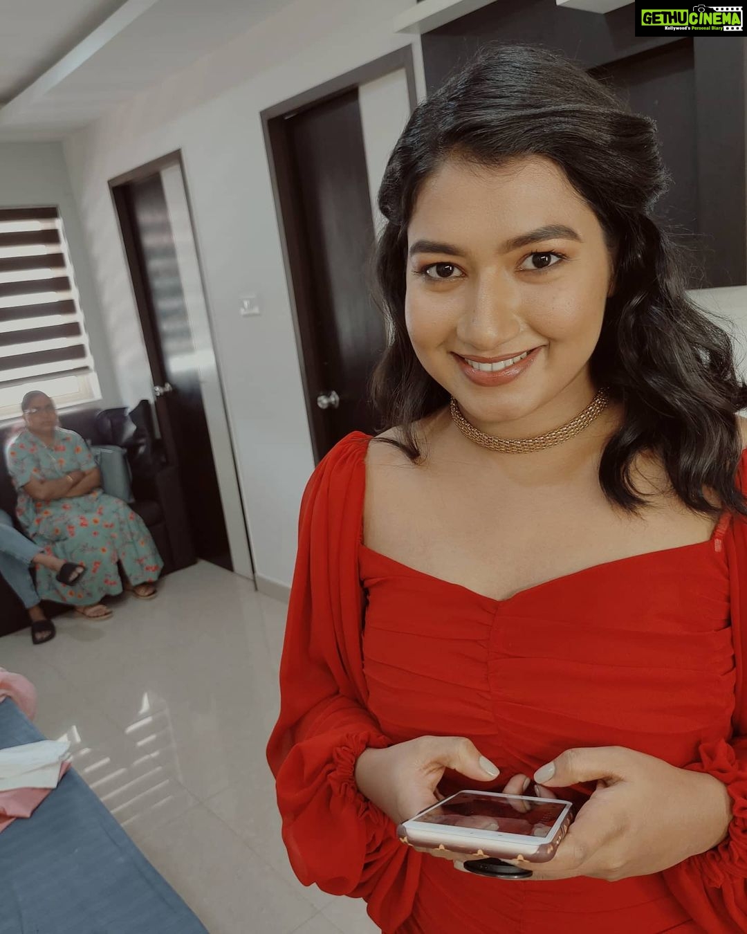 Actress Roshna Ann Roy HD Photos and Wallpapers May 2021 - Gethu Cinema