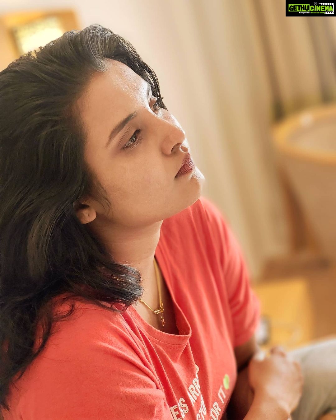 Actress Roshna Ann Roy HD Photos and Wallpapers December 2022 - Gethu ...