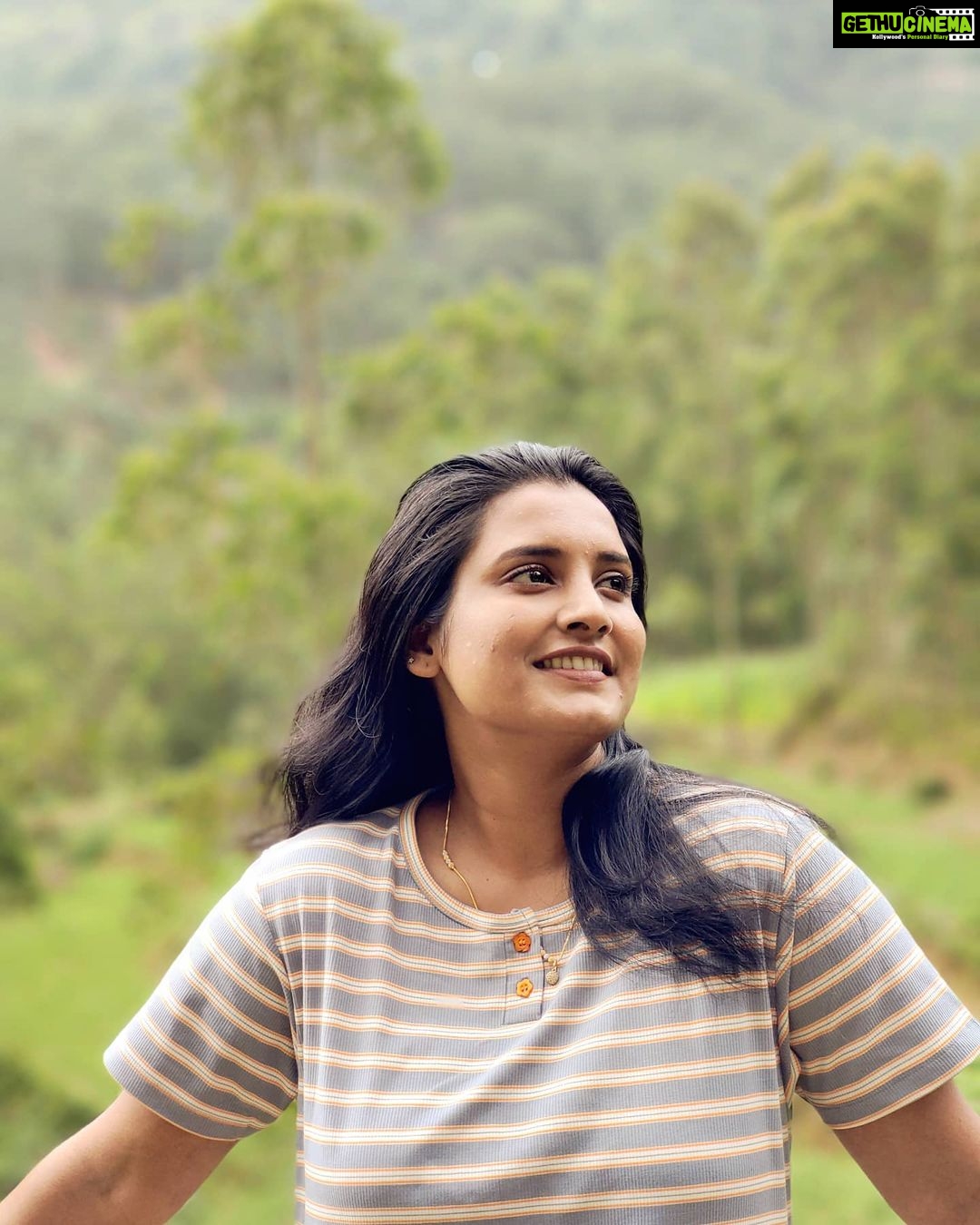 Actress Roshna Ann Roy HD Photos and Wallpapers December 2022 - Gethu ...