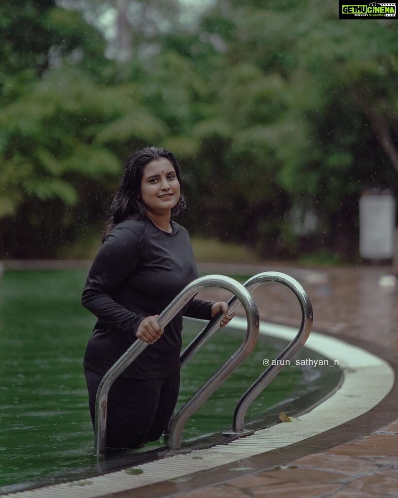 Actress Roshna Ann Roy HD Instagram Photos and Wallpapers September ...