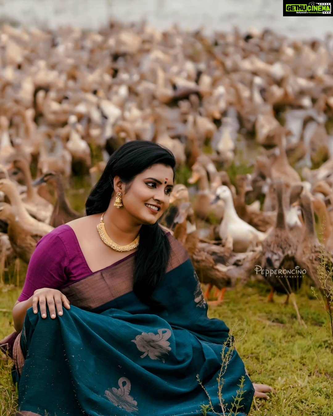 Actress Roshna Ann Roy HD Photos and Wallpapers September 2019 - Gethu ...