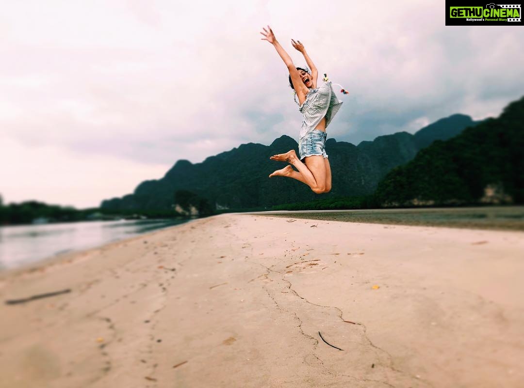 Samara Tijori Instagram – Bye bye 2018 👋🏻 • • • • • PC- @rohankhurana7 ...