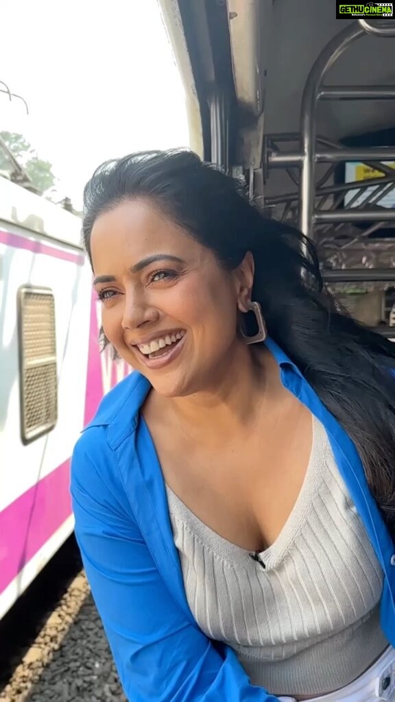 Actress Sameera Reddy HD Photos and Wallpapers December 2022 | Gethu Cinema