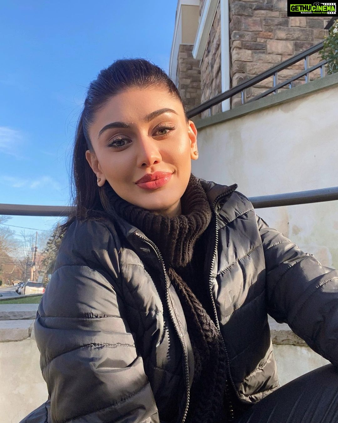 Shefali Jariwala Instagram – It’s a winter-ful life ! #freezing #winter ...