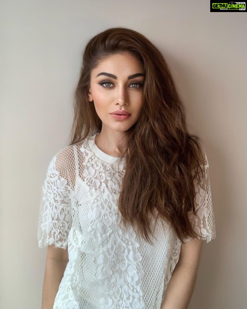 Shefali Jariwala Instagram – Living life in full bloom… #colorful # ...
