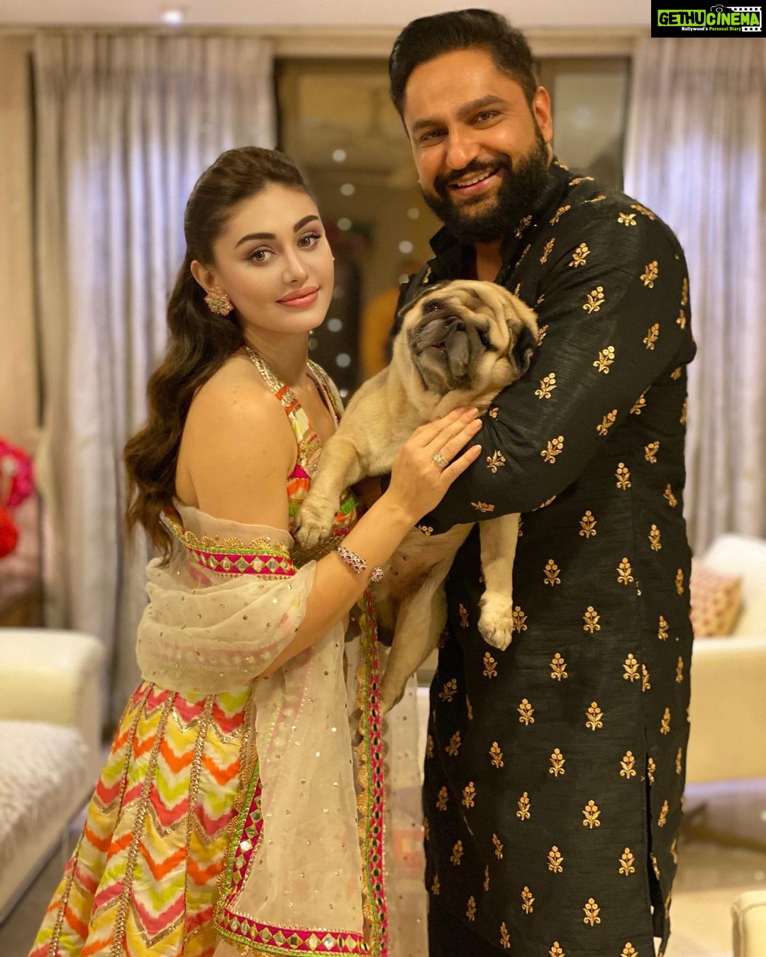 Shefali Jariwala Instagram – Happy Diwali from us !!! 🪔 ️ #happydiwali ...