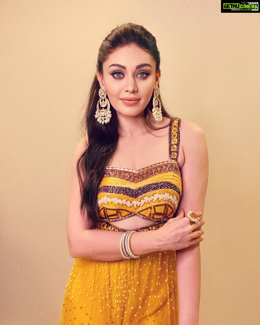 Shefali Jariwala Instagram – #saturdayvibes . . . #saturdaynight # ...