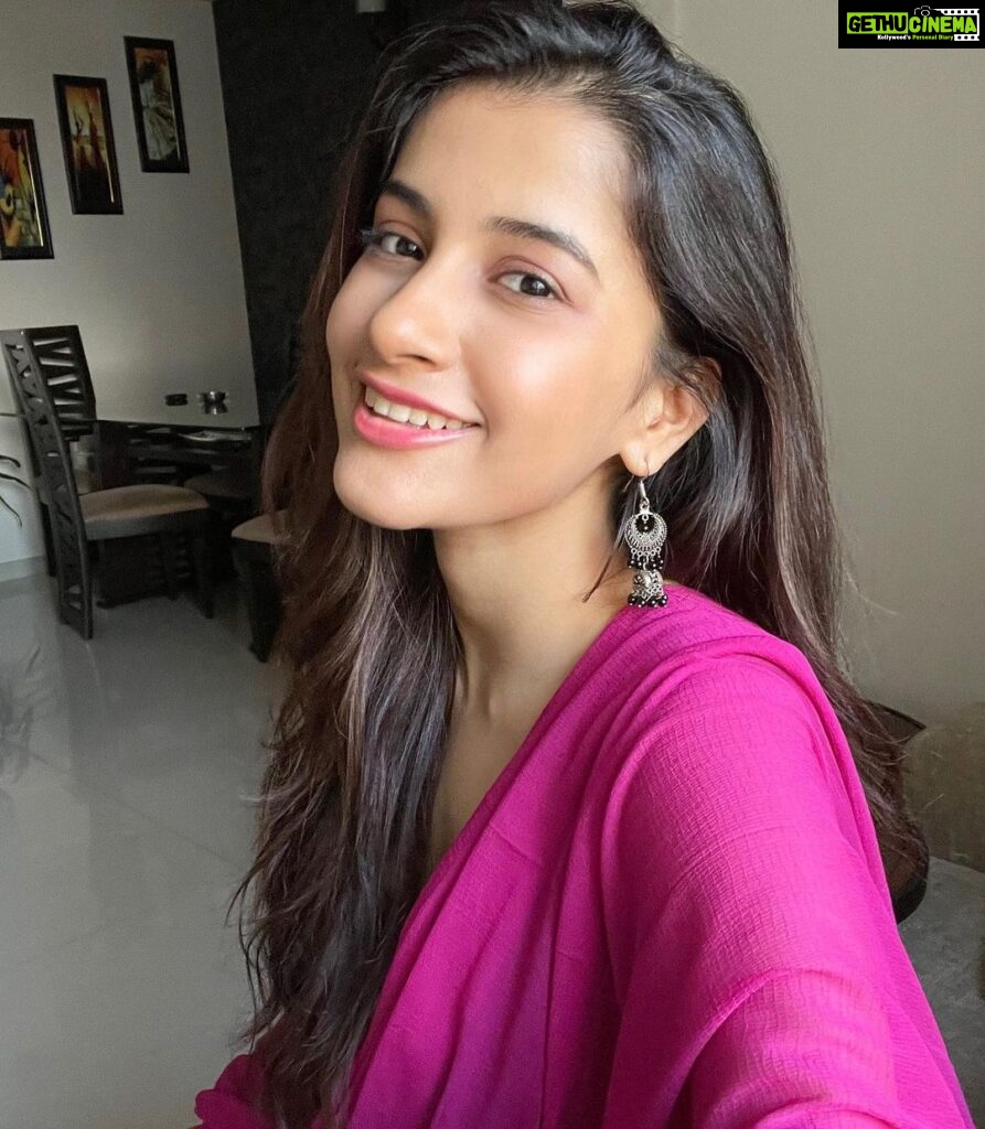 Simran Sharma Instagram - झुमका बरेली वाला💙 - Gethu Cinema