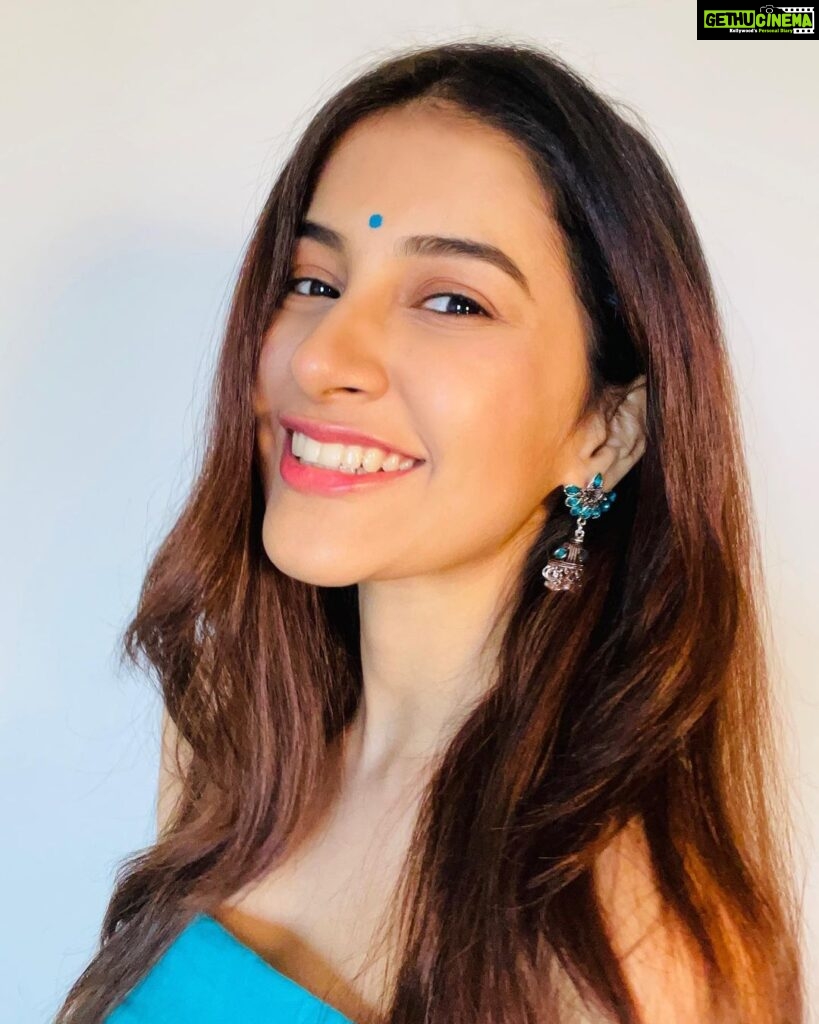 Simran Sharma Instagram – The many moods of monsoon💕🌧 #monsoon #jhumke ...