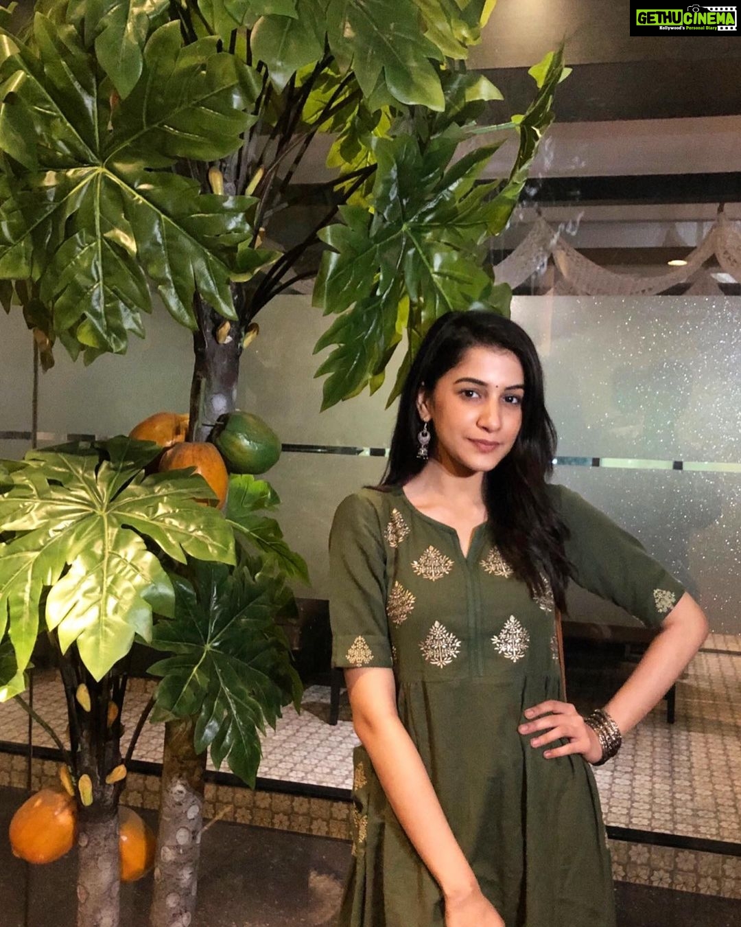 Simran Sharma Instagram – हरियाली🌿 #poser 🏼🤣 | Gethu Cinema