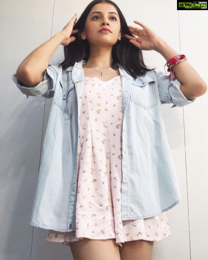 Simran Sharma Instagram - listen to your heart, it knows💙 - Gethu Cinema