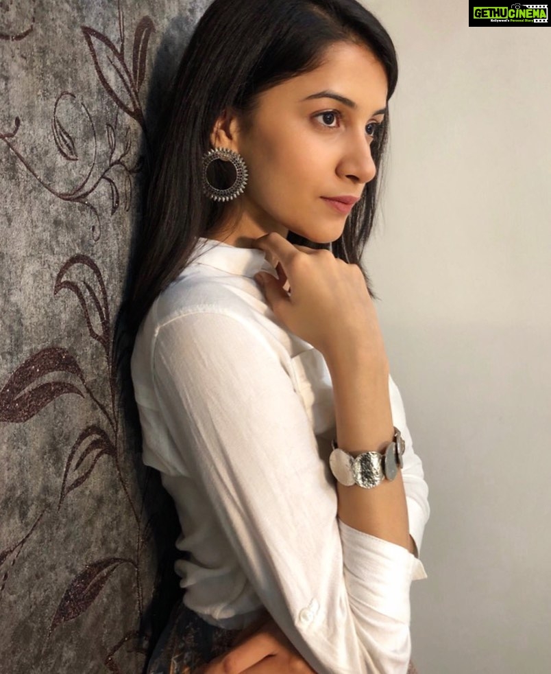 Simran Sharma Instagram - feelin’ yellow🌻 - Gethu Cinema