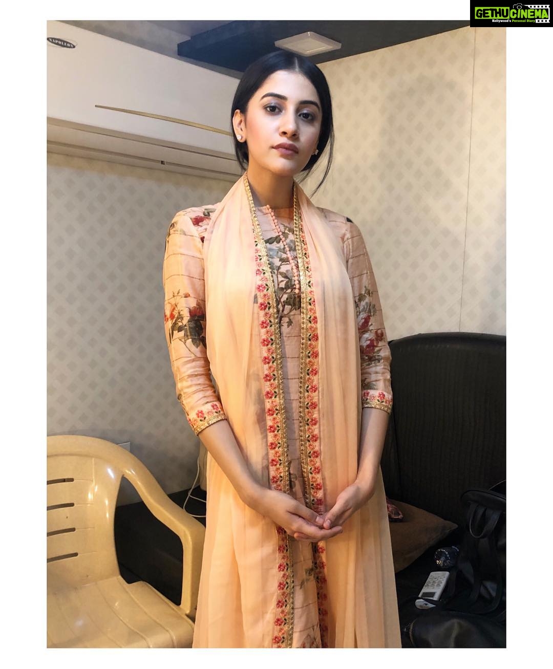 Simran Sharma Instagram – Was sooo excited about this one!🙈 A look ...