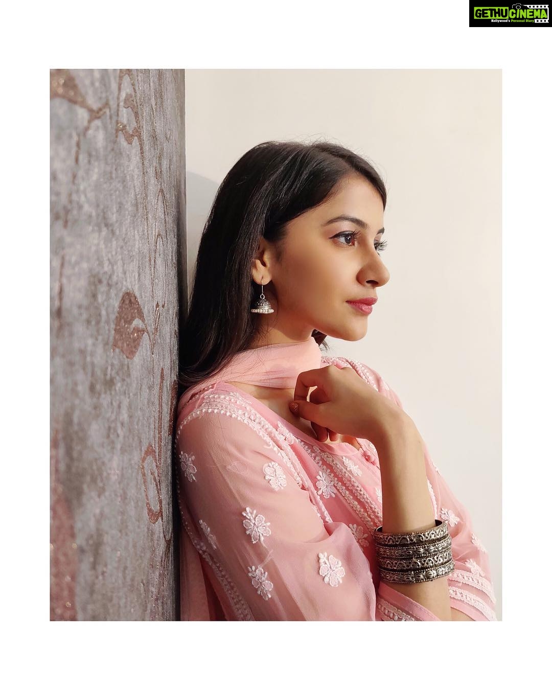 Simran Sharma Instagram – नज़र बन गयी है दिल की ज़ुबान . . . . 📸 ...