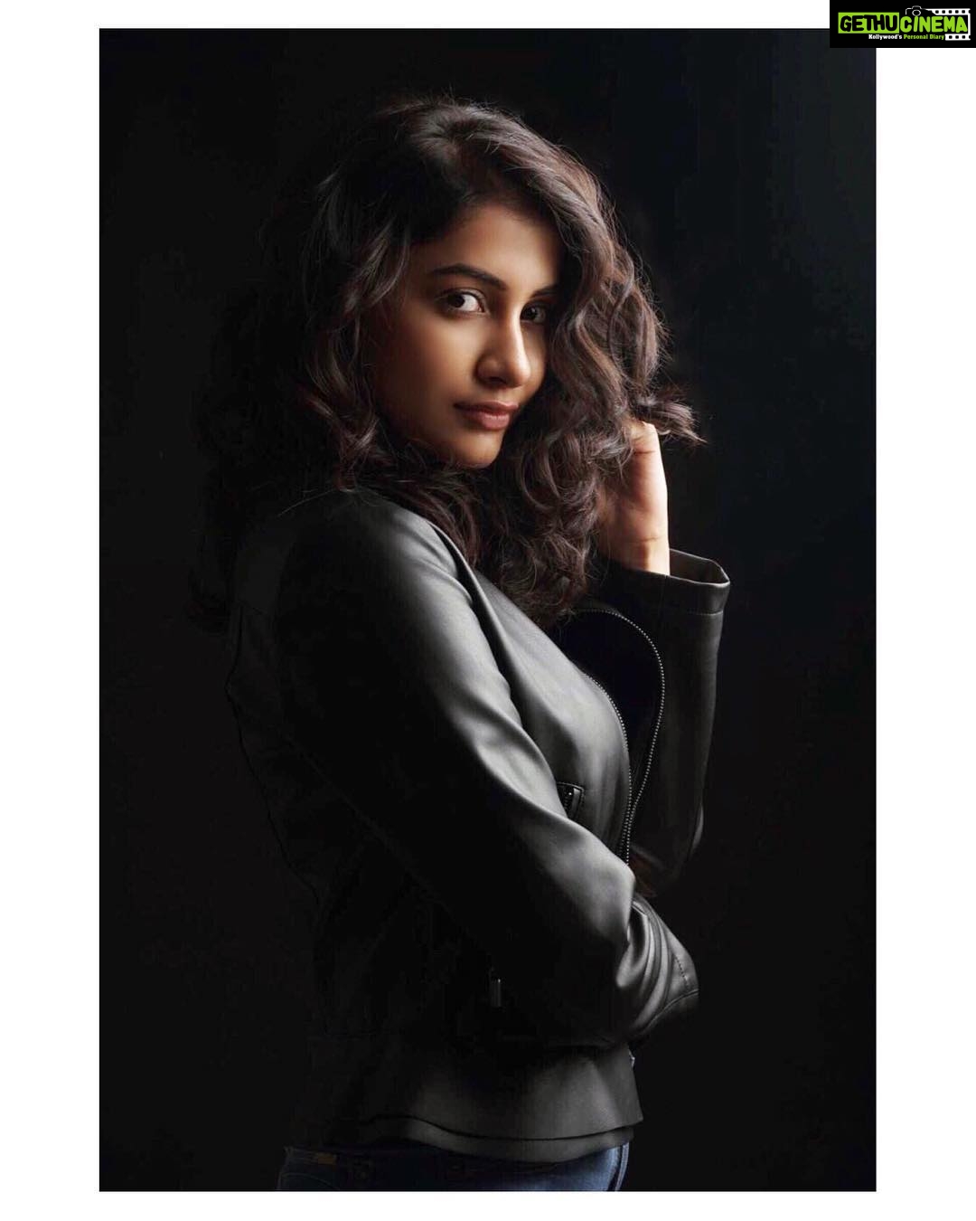 Simran Sharma Instagram - नज़र बन गयी है दिल की ज़ुबान . . . . 📸 ...