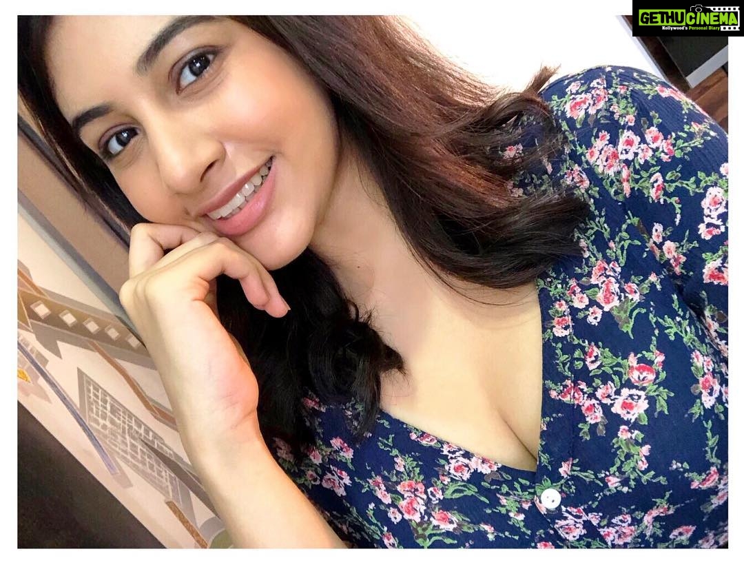 Simran Sharma Instagram – 🌸 | Gethu Cinema