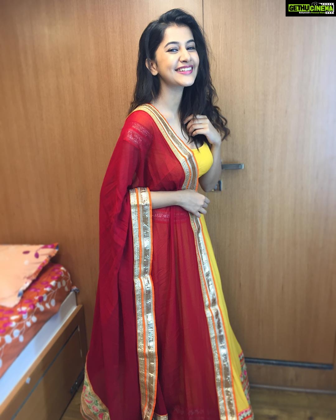 Simran Sharma Instagram – do more of what makes you happy🌻 | Gethu Cinema