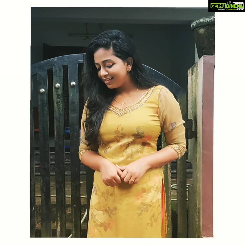 Sneha Babu Instagram – One HAPPY picture😄 With my lovelies @im ...