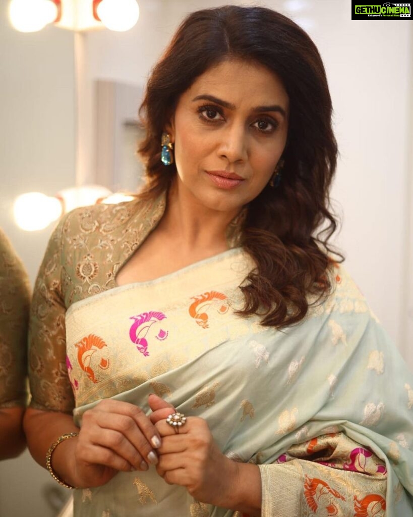 Actress Sonali Kulkarni HD Instagram Photos and Wallpapers October 2022 ...