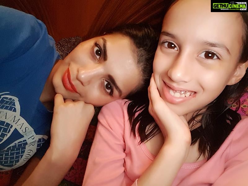 Sonali Raut Instagram – Enjoying Thursday with my lovely niece Ksha ...